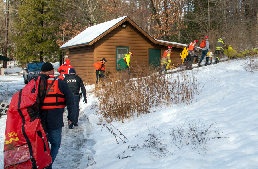 Report of ATV through the ice draws teams of rescuers to Baboosic Lake ...
